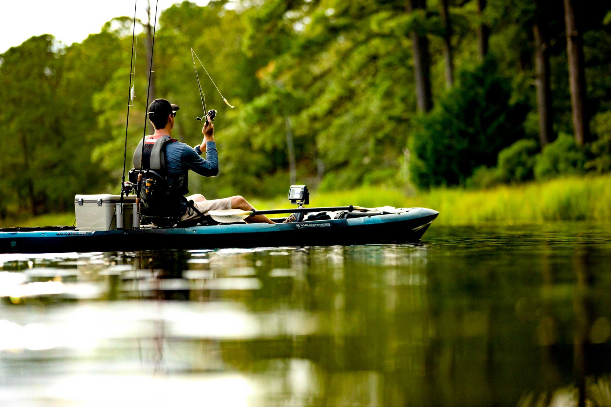 Garmin STRIKER Vivid 4cv Fish Finder with GT20-TM Transducer | Publiclands