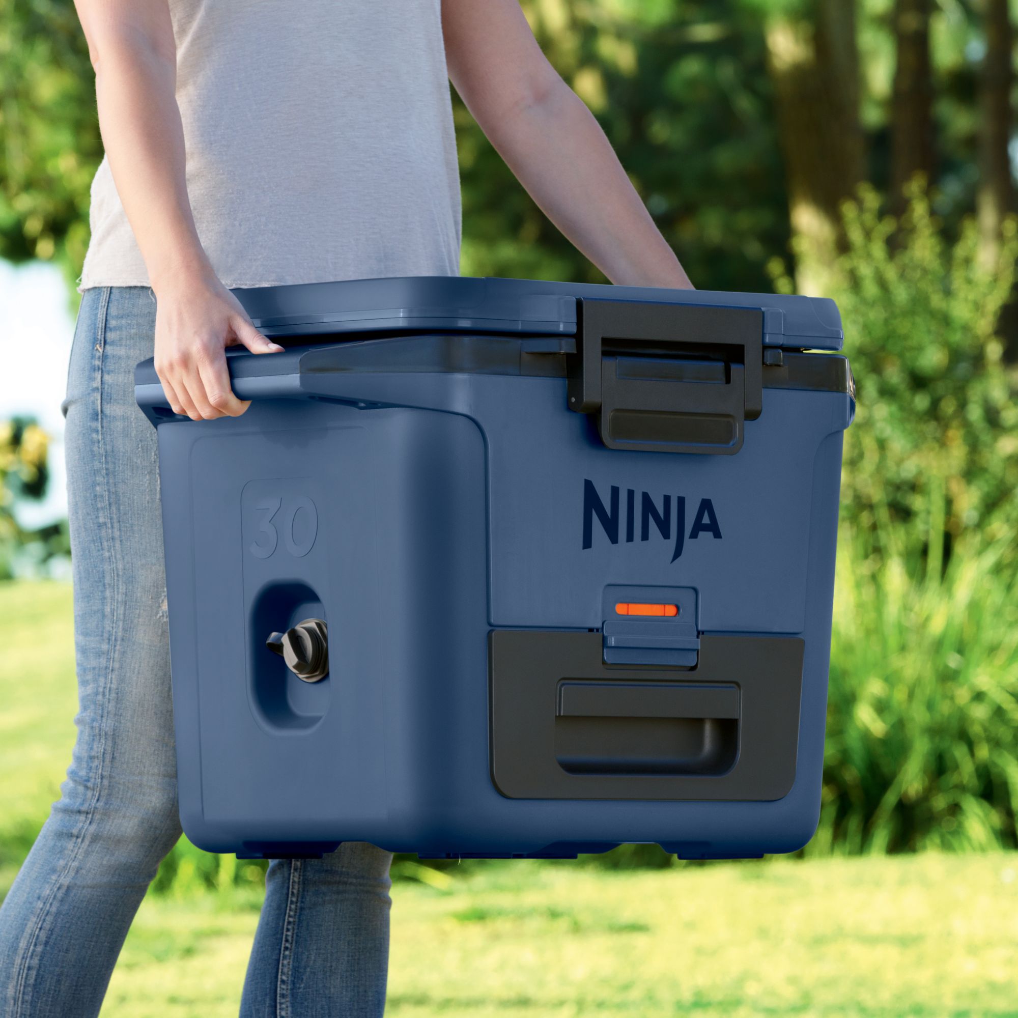 Ninja FrostVault 30 Qt. Hard Cooler with Bonus Cutting Board Divider ...